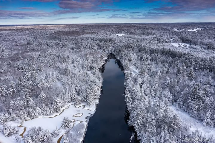 Cozy Muskoka River Cottage - Canoe, Bbq, Fire Pit - Bracebridge