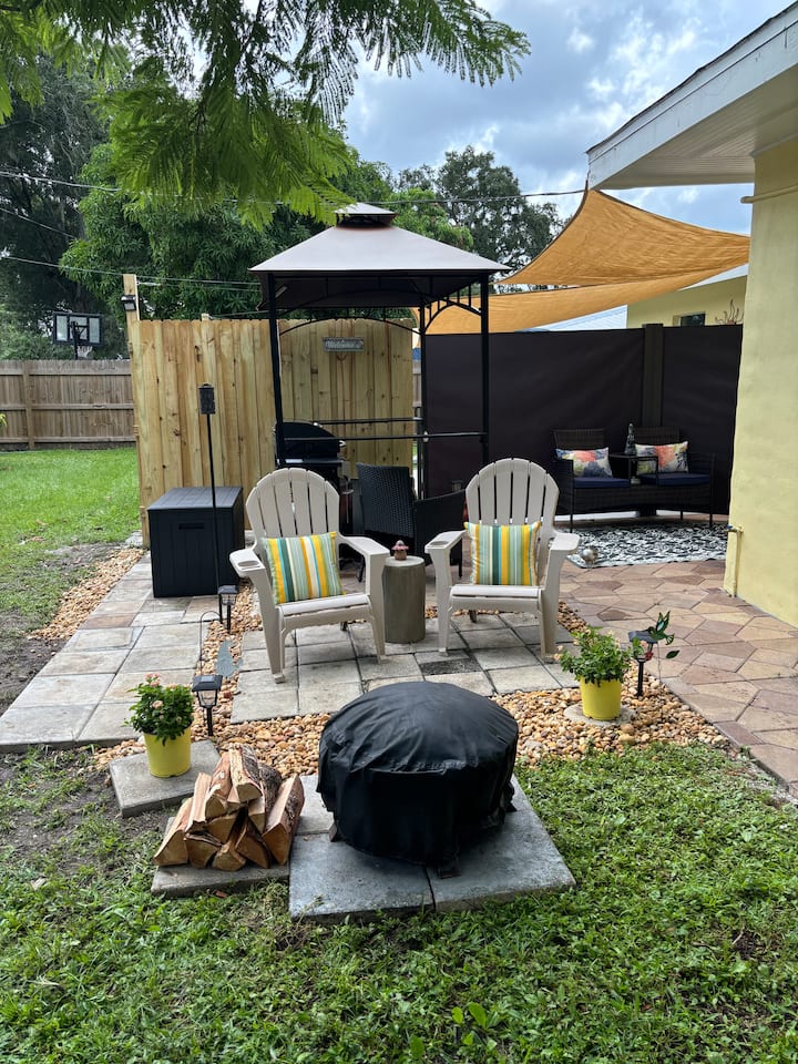 "Cozy & Retro Private Studio Centrally Located" - Sarasota, FL