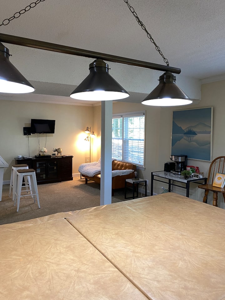 Pool Table🎱 Golfing 🏌️‍♀️ Free Wifi📺free  ☕️ Lake 🎣 - Greensboro, NC