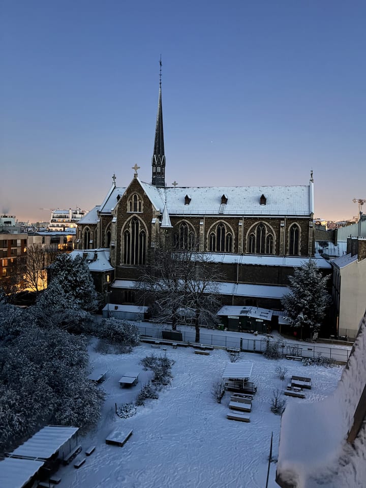 Sous Combles, Vue Totalement Dégagée Sur Jardin - Paris