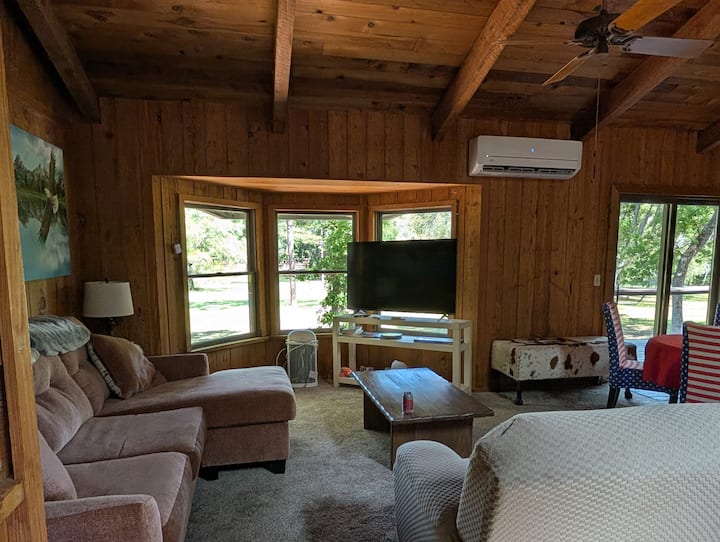 Relaxing Riverfront Ranch Retreat - Gilchrist Blue Springs State Park, High Springs
