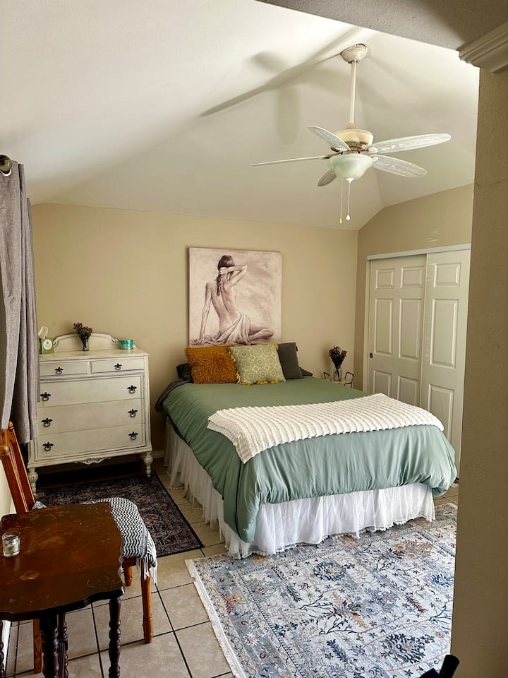 Bright Airy Suite Near Beach - Ventura, CA