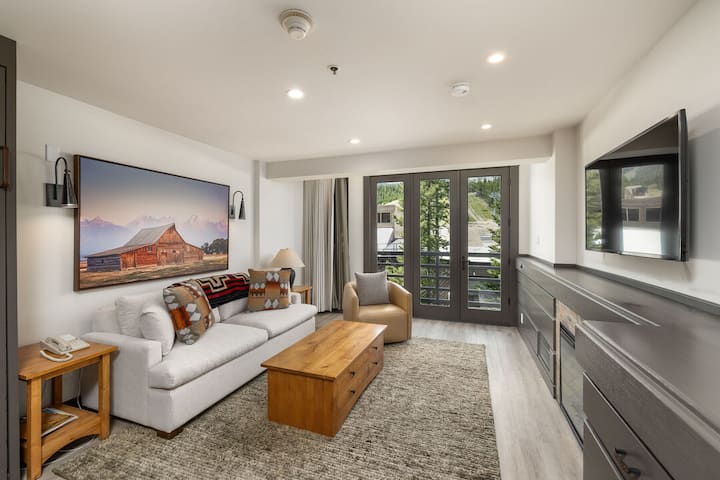 Ski-in/out Condo With Beautiful Views & Shared Fitness Center/pool/hot Tub - Shoshone Ski-in/out - Montana