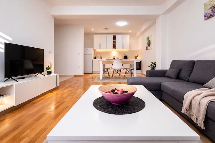 Indigo Apartment Next To The Main Bus Station - Skopje