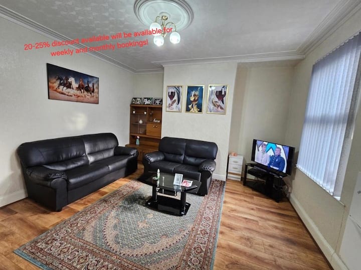 Modern Entire 2 Bed House, Tv, Wi-fi & Parking. - Leeds