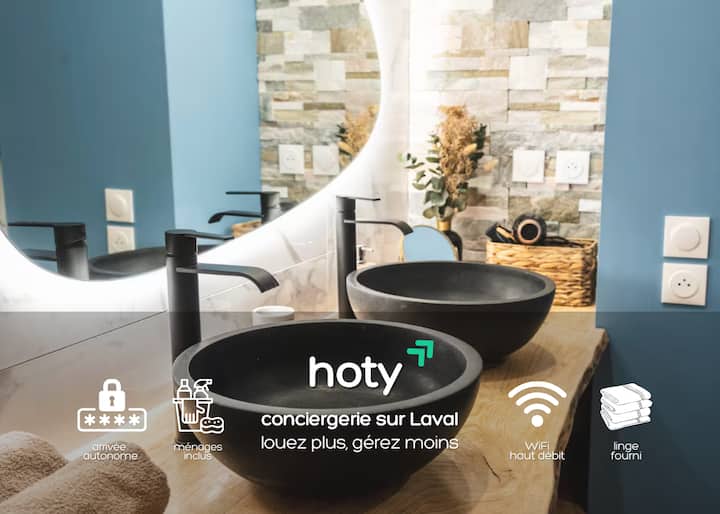 Le Factory Aux Pieds De La Gare Sncf Laval - Laval, France