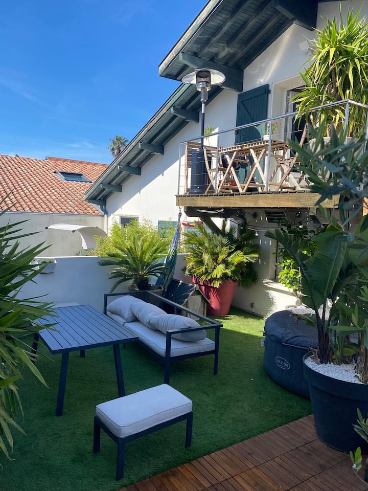 Charme Et Discrétion Pour Ce T5, Avec Jardin Privé - Biarritz