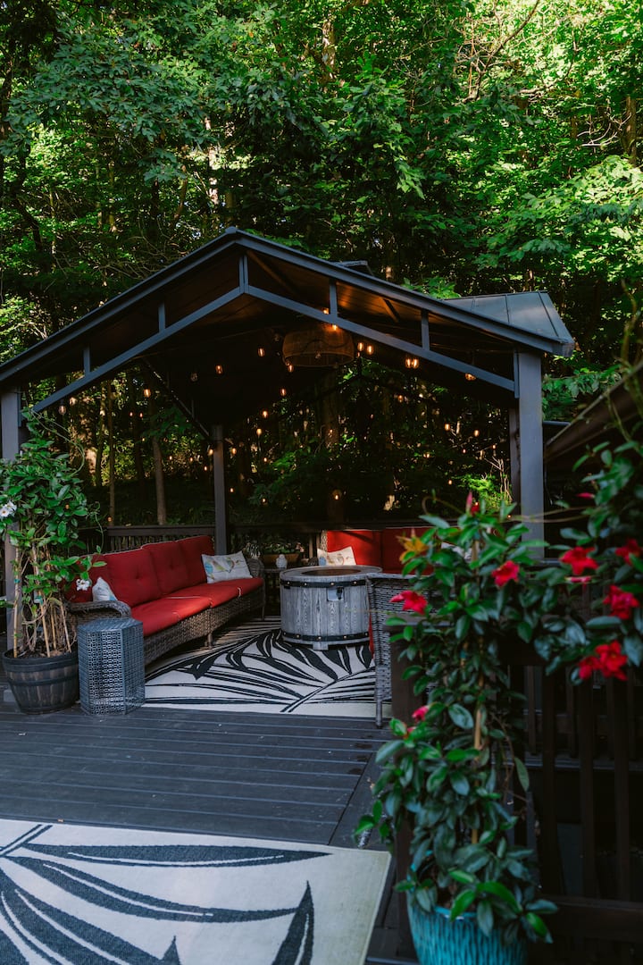 A Home With A Forest Scent And The Sound Of Waves - Lake Michigan Beach, MI