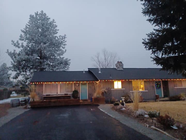 Bradley Bungalow, Full Kitchen, No Pets, Walkable - Bend, OR