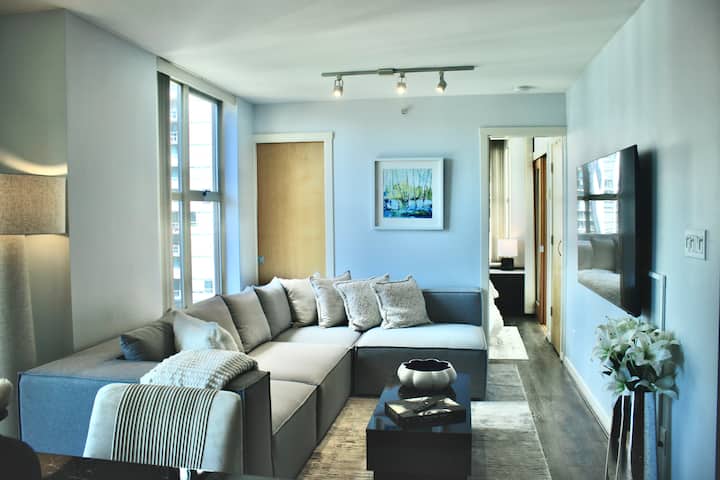 Classic  2 Bed, 2 Bath Apartment / Yaletown - Vancouver