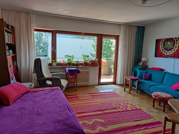 Zimmer Türkis Mit Balkon In Wohnung - Konstanz, Deutschland