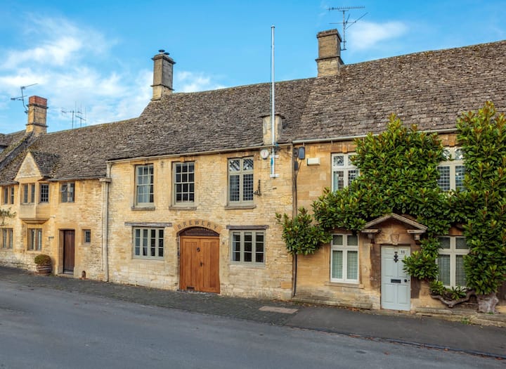 4 Bedroom Cotswold Holiday Home - The Brewery - Witney