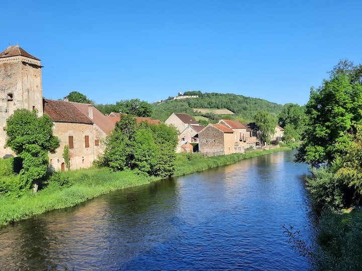 Vissershuis Aan De Rivier Bij Vézelay - Vézelay