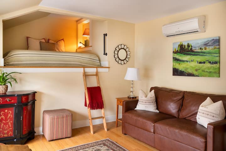 Zoe's Loft ~ Apt. 5 - Stowe, VT