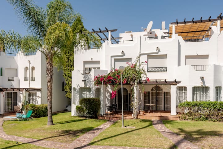 Villa With A Pool And Parking Near Puerto Banús - Marbella
