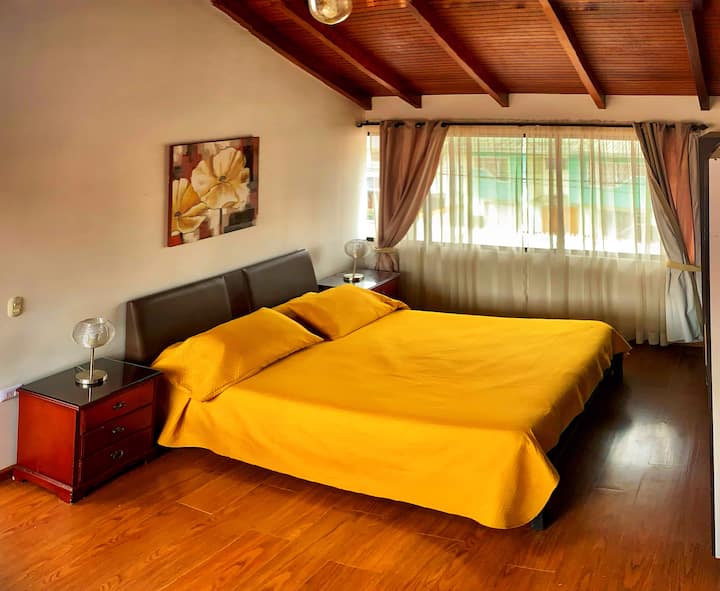 Penthouse - Terrace Near Mount Sinai Hospital - Cuenca