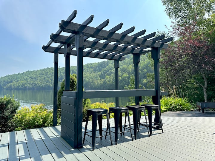 Hot Tub Open Year Round. Lakehouse Paradise - Val-des-Monts