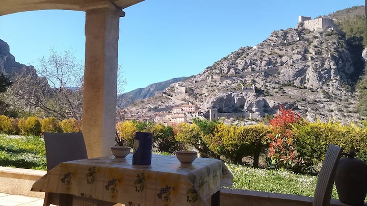 Appartement En Rez De Jardin Avec Vue Imprenable - Entrevaux