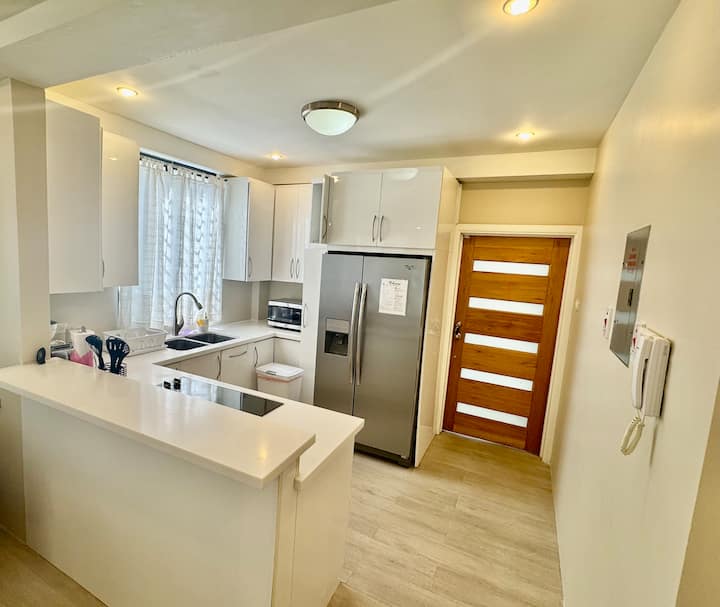 Modern Safe 1bed - Gated,pool,kitchen,wifi,netflix - Port of Spain