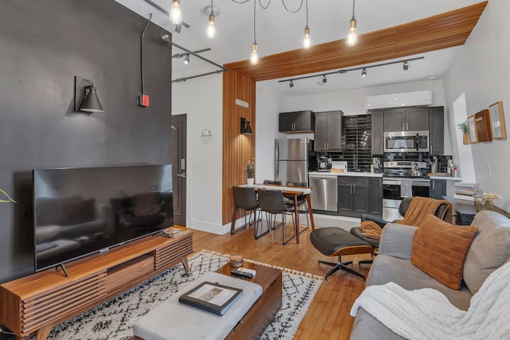 **Bright, Clean And Stylish. Minutes To Downtown** - Providence, RI