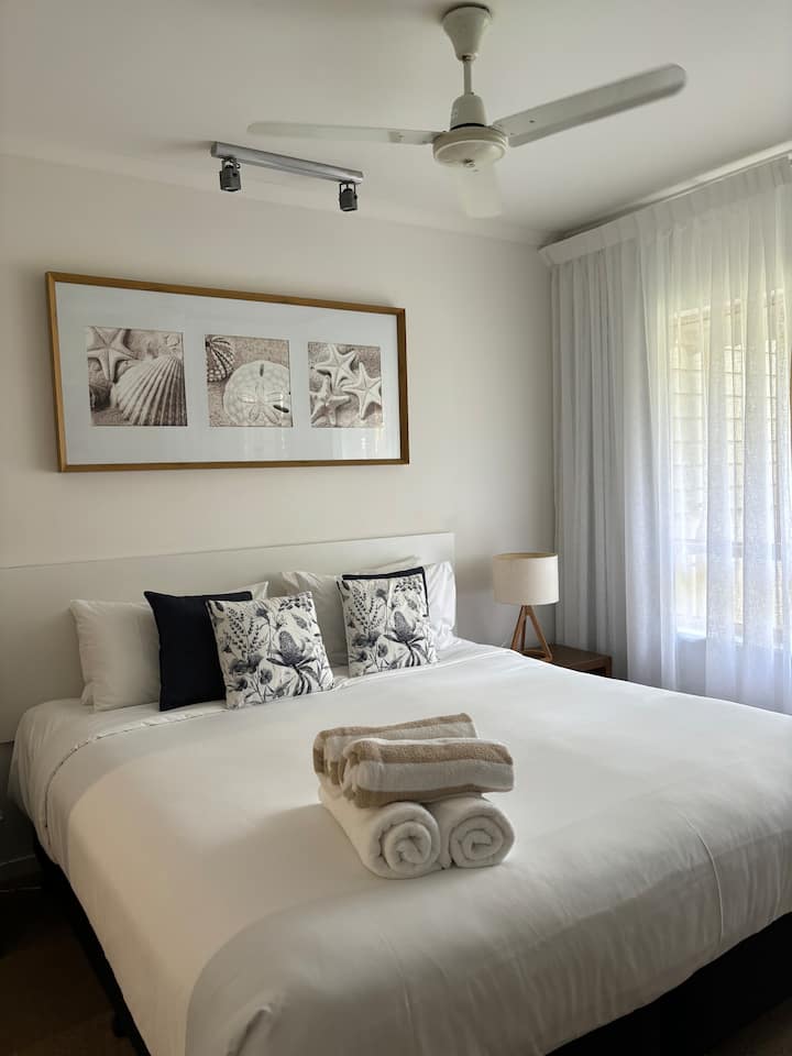 1 Bedroom Apartment Overlooking Pool & Palms - Palm Cove