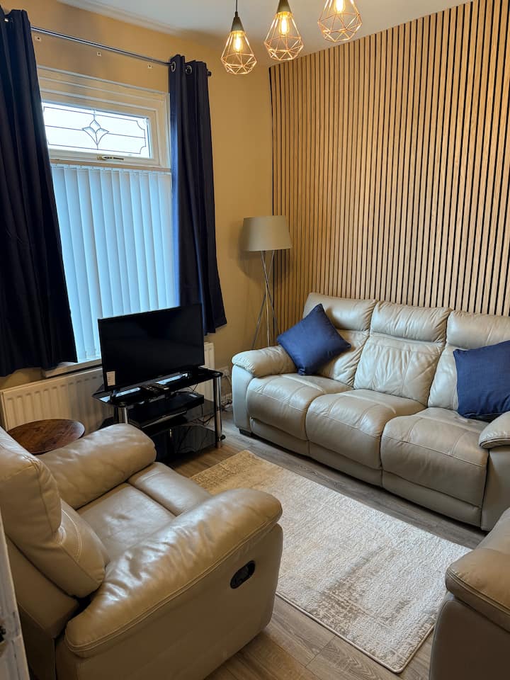 Stay In Heart Of The Shankill Road. - Belfast