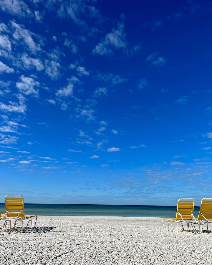 Cottage On Siesta Key
Beachside & Stunning Sunsets - Siesta Key, FL