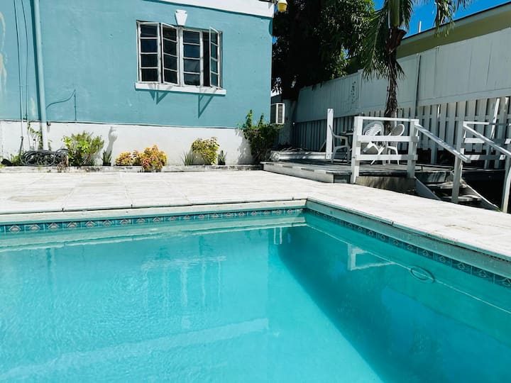 Tucked Away - Full 1 Br Apartment W/ Pool - Nassau
