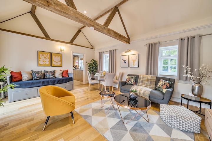 The Pool House – Luxury Countryside Escape - Woking