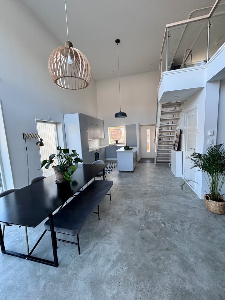 Bright & Modern Home With Private Fenced Garden - Stockholm