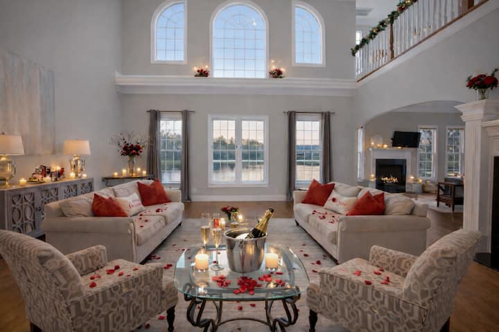 Lake Norman Waterfront 7br | Pool • Hot Tub • Dock - Davidson, NC