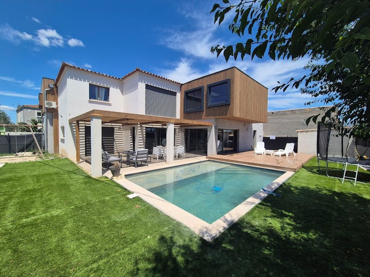 Villa D'exception Avec Piscine - Lunel