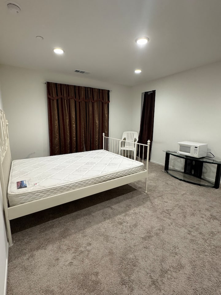 A Warm And Welcoming Roon - Mentone, CA