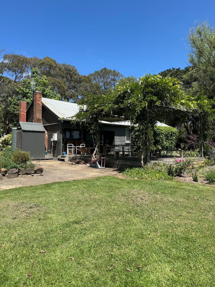 Lalwinya - Resting Place Amongst The Bush - Birregurra