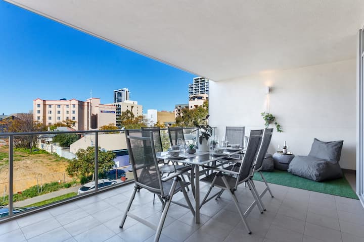 Luxe Chic 3br Apt City Skyline Views - Perth