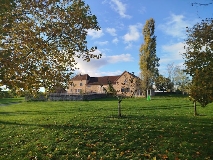 Maison Indépendante, Au Calme, Très Belle Vue - Charolles