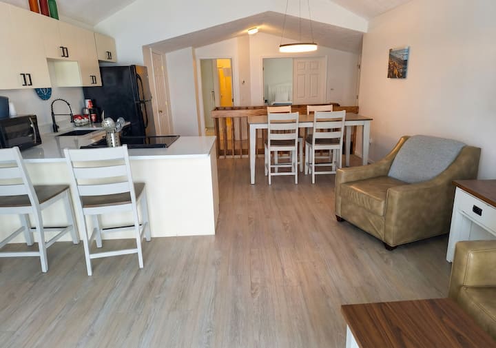 Penthouse Suite Located On East Grand Traverse Bay - Traverse City