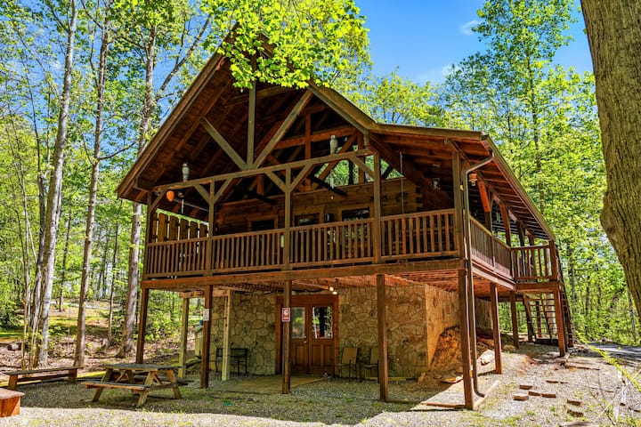 Spacious Mountain Cabin Gatlinburg & Pigeon Forge! - Gatlinburg, TN
