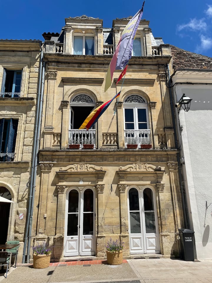 Lauzun Townhouse With Loads Of Character - Lauzun