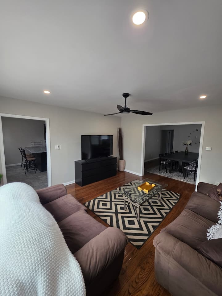 Spacious Upscale Luxury Apartment With Huge Yard - Albany, NY