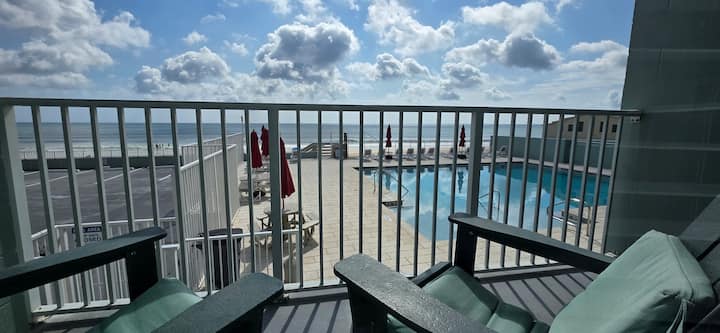 Romantic Condo On Daytona Beach - Daytona Beach, FL