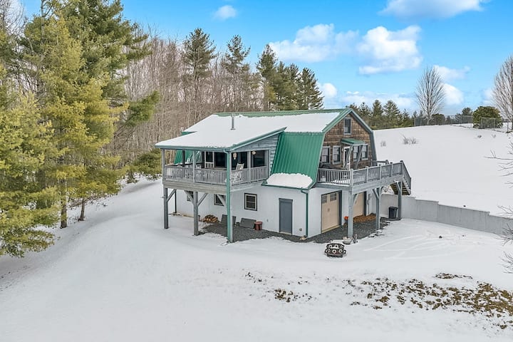 Escape To The Barn For A Snowy Winter Getaway! - West Jefferson, NC