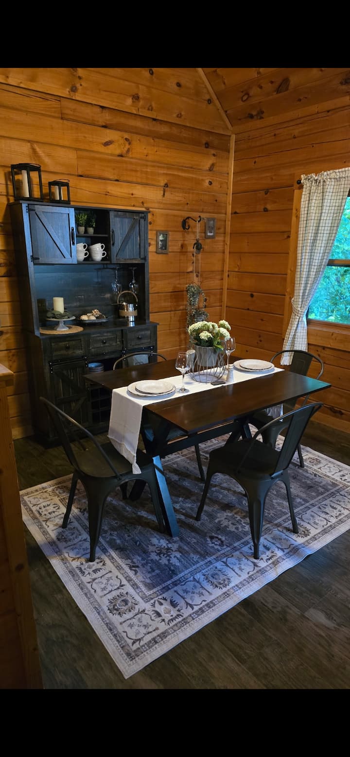 Newly Redone Romantic G'burg Getaway! Ideal Local! - Gatlinburg, TN