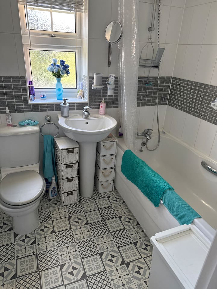 Larger Double Room At Front Of Property. - Southsea