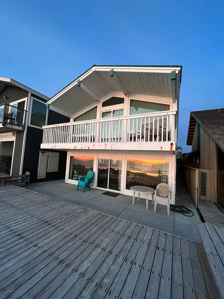 Bright Beachfront Getaway - Oceanside, CA