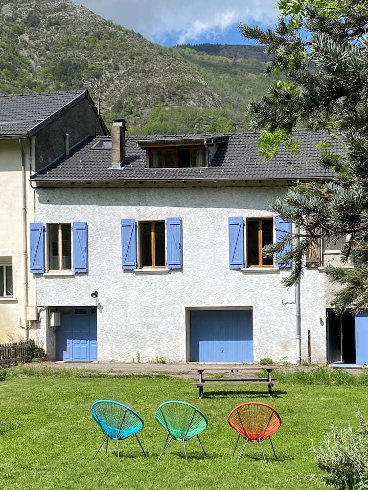 Gîte Familial Avec Jardin. Pyrénées/ariège - Étang d'Izourt