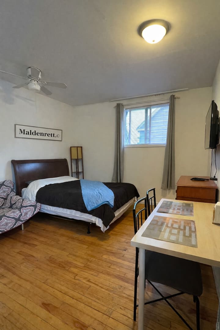 Sunny Good Size Studio, 2nd Floor, Parking - Revere, MA