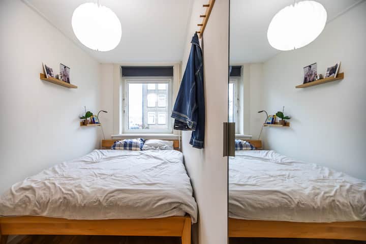 New Listing! Artist Lush Amsterdam Apartment - Amsterdam