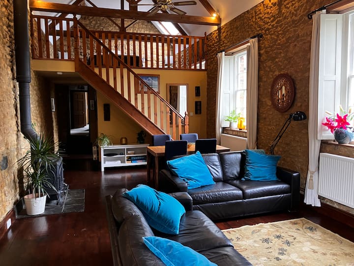 Cosy & Spacious Old Stone Barn In Castle Cary - Bruton