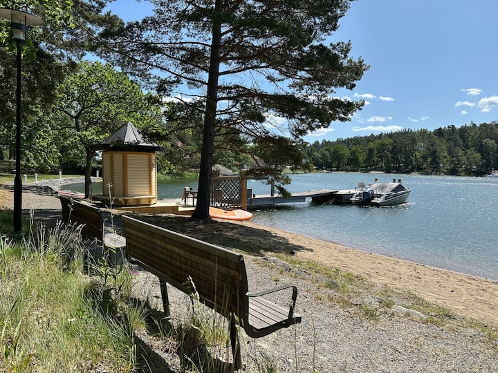 Idyllisk Skärgårdsstuga Med Sandstrand & Kajaker - Tyresö